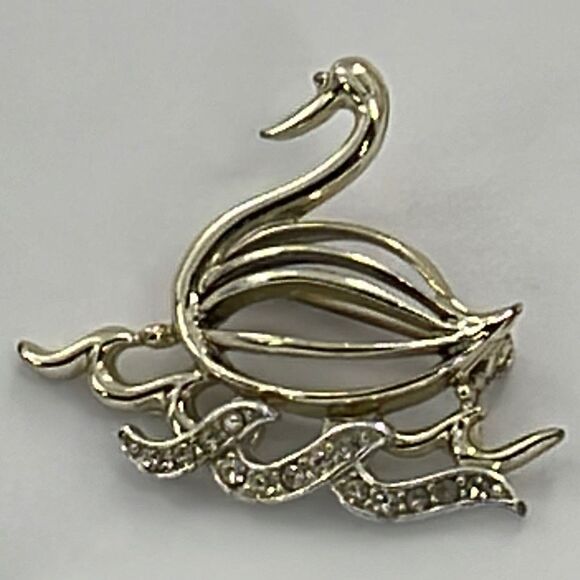 Marvella | Jewelry | Vintage Marvella Two Tone Gold And Silver Swan On ...